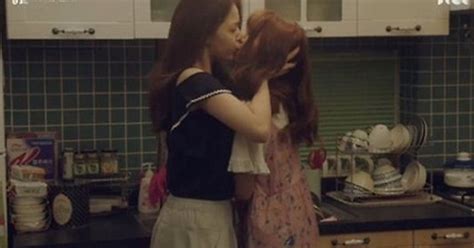 청춘시대 류화영 한승연과 박력있는 동성 키스신 이승기보다 좋았다