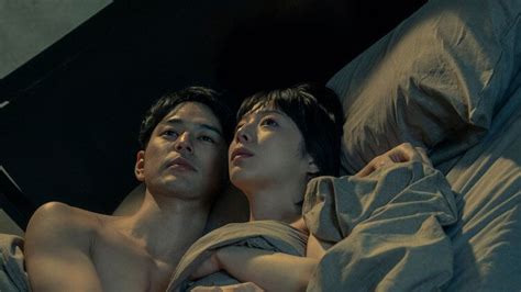 妻夫木聰於《慾火烈愛》大尺度床戰人妻，導演想藉「不倫」探討女性的壓抑「自我」 電影神搜