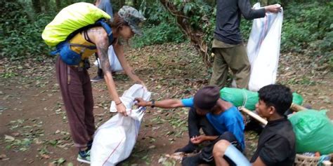 5 Aksi Orang Bule Di Indonesia Bikin Kagum Dan Diacungi Jempol