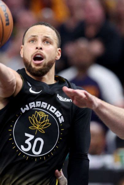 Stephen Curry Encamina La Victoria De Los Warriors En El Juego 3 Contra