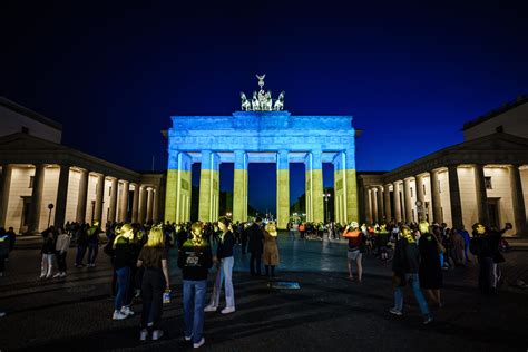 Макрон и Шолц со поддршка за Украина пред Бранденбуршката порта