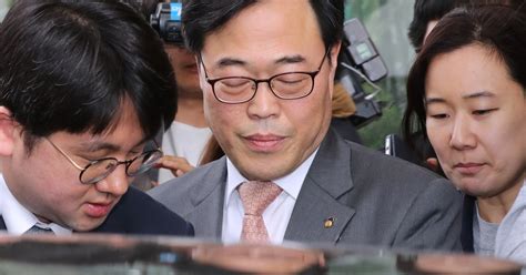 취임 18일 만에 5천만원 셀프 후원으로 낙마한 김기식 금융감독원장