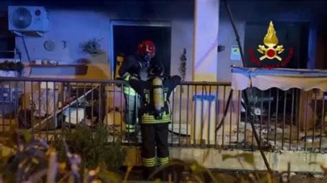 Incendio Mortale A Rimini Muore Una Coppia Evacuate 43 Persone