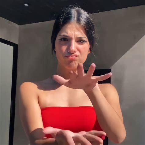 Pin By Peka On Charli Damelio Charli Damelio Photos Strapless Top