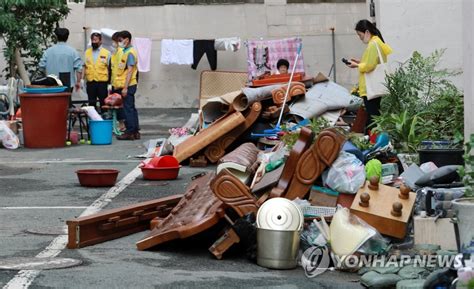 피해 복구 구슬땀 연합뉴스