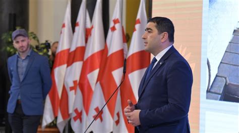 ეროვნული ბიბლიოთეკა პოლიტიკასთან არაფერ შუაშია და არც უნდა იყოს საკადრო გადაწყვეტილებები