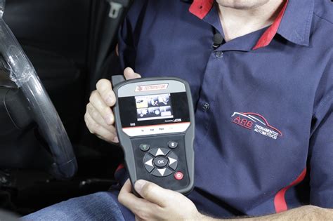 Diagnóstico e troca do sensor TPMS Revista Reparação Automotiva