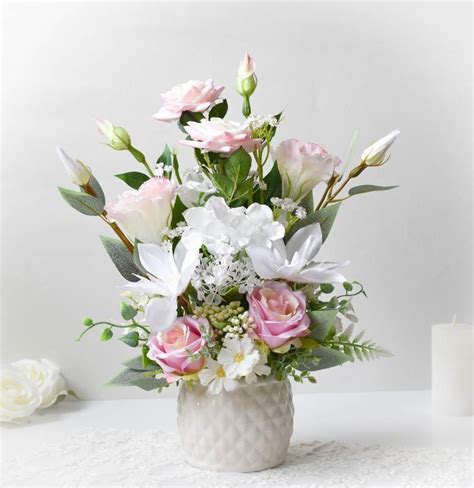 Ніжна композиція з еустомами та клематісом — ціна 1280 грн у каталозі