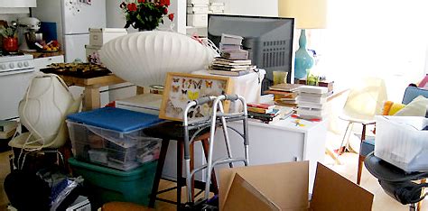 Ways To Declutter And Get Rid Of Junk And None Of Them Is A Yard Sale Green Clean Junk