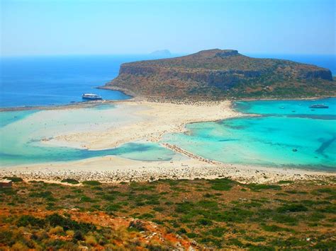 Ελαφονήσι Η εξωτική παραλία της Κρήτης με τα τιρκουάζ νερά και τις