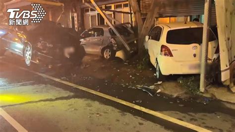追撞待轉車衝60米再撞民宅2車 3戶斷電│tvbs新聞網