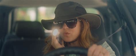 Sunglasses Isla Fisher In Keeping Up With The Joneses 2016