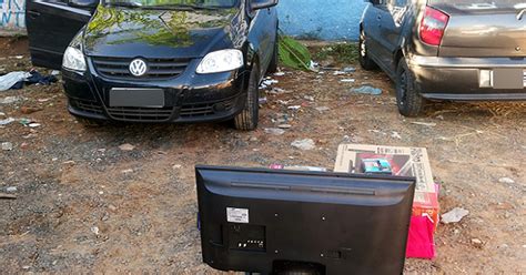 G1 Carro suspeito de ser utilizado por gangue da marcha a ré é
