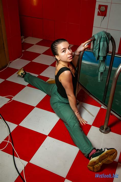 Wetlook Girl Gets Wet In The Pool In Tracksuit Rwetgirlswetlook