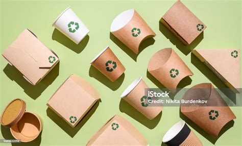 대체 환경 친화적 인 재료로 포장재 생산 재활용 및 쓰레기로부터 환경 보호의 개념 일회용 식기에 재활용 표시 0명에 대한 스톡 사진 및 기타 이미지 Istock