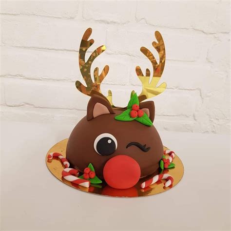 Snowman Chocolate Pinata Smash Cake Artofit