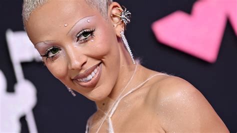 Doja Cat Slammed By Fans For Wearing Shirt Of Alt Right Comic