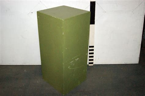 0074130 Wooden Square Top Plinth H 98cm X 40 X 40 X 3off