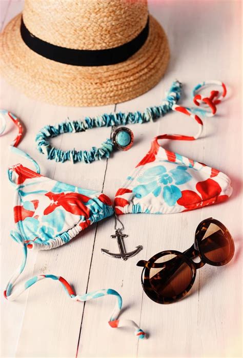 Imagen Retra Del Estilo De La Moda Del Verano De Las Mujeres Imagen De