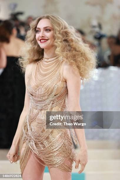 Amanda Seyfried Red Photos And Premium High Res Pictures Getty Images