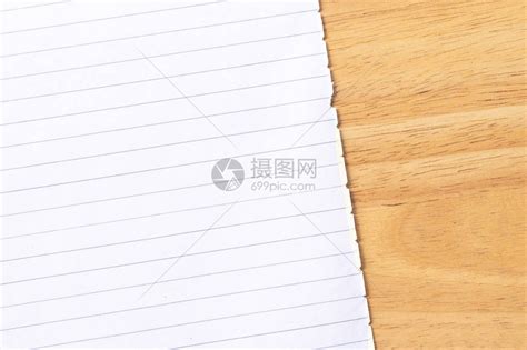 木桌背景上的笔记本白色横格纸高清图片下载 正版图片504152464 摄图网