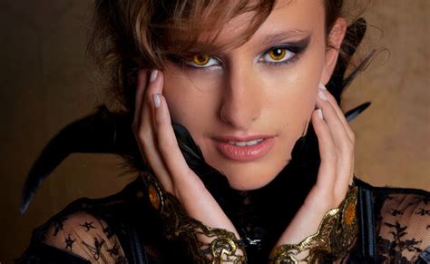 Golden Eyes bilder Bläddra bland stockfoton vektorer och videor Adobe Stock