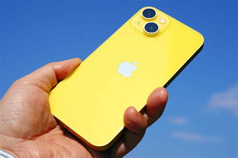 スマホ出荷、2022年度は大幅減で3000万台割れ キャリア販売がいまだ9割超 マイナビニュース