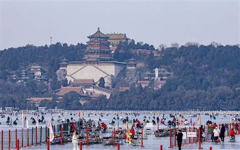 元旦假期首日北京市属公园迎客2179万人次，这三家人气最旺游客进行颐和园