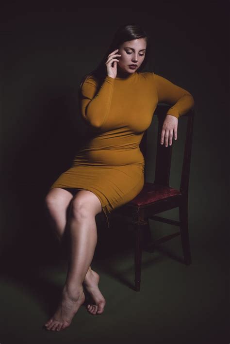 Lillias Right Bodycon Dress Model Fashion