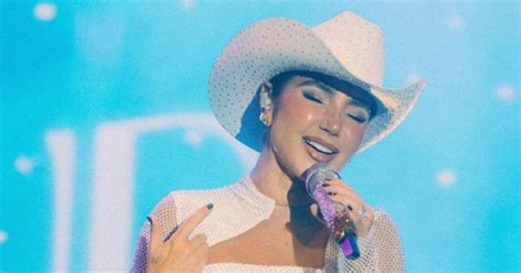 Todo Listo Para Los Premios Mi Gente 2024 Paola Jara Kevin Roldán Y