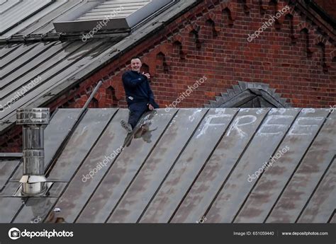 Inmate Makes Roof Prison Manchester Aka Strangeways Manchester United