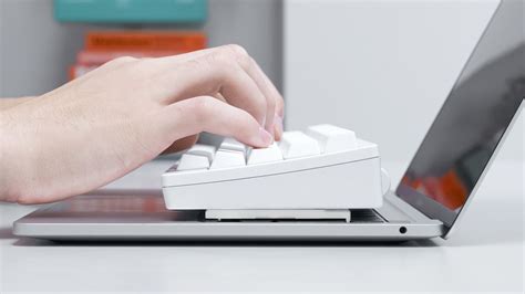 こだわりの外付けキーボードをどこでもノートpc上で使える。「タイプスティックス 打ち箸」発売 Far East Gadget