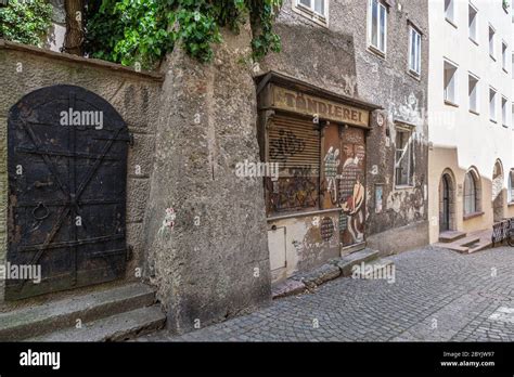 Steingasse Salzburg Fotos Und Bildmaterial In Hoher Auflösung Alamy