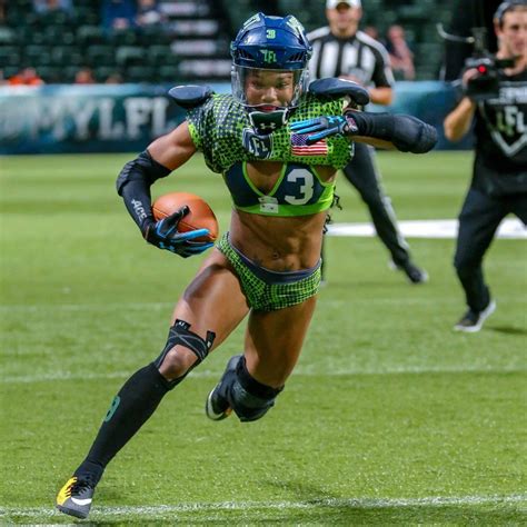Pin De Michael Smith En Legends Football League Mujeres Deportistas
