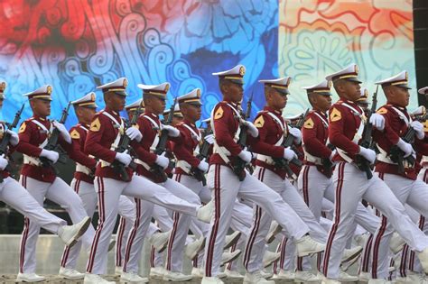 FOTO Gagahnya Defile Pasukan Polisi Pada Upacara HUT Ke 78 Bhayangkara
