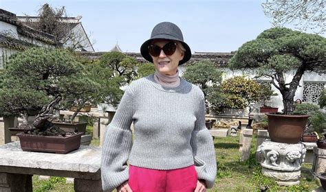 马斯克74岁母亲晒图中国行：在这里很开心、每个人都很友善 快科技 科技改变未来