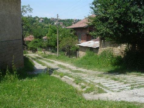 Мечтата на хората в Синьо бърдо е да възстановят храма съборен през 1964 година От деня