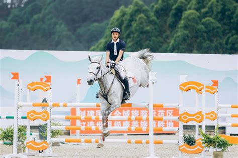 组图：cgs南宁上林站130cm级别 哈扎克拜绝杀登顶 搜狐大视野 搜狐新闻