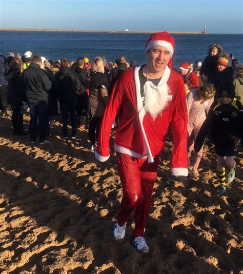 Boxing Day Dippers Brave Chilly North Sea Bbc News