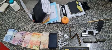 CPRaio Da PMCE Prende Suspeito Armado Enquanto Traficava Drogas Em