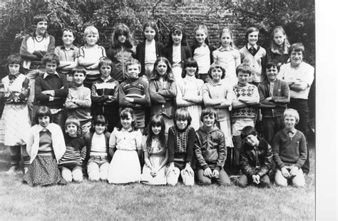 Photo De Classe La Classe De Cm2 De 1981 Ecole Primaire Copains Davant