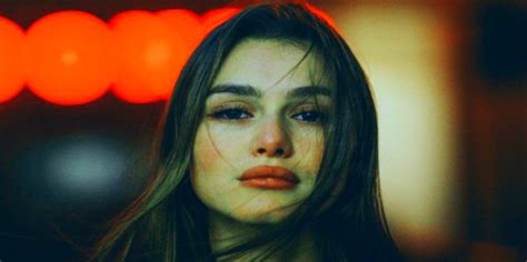 5 Ways His Body Language Tells You Hes Just Not Into You Yourtango