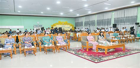 နိုင်ငံတော်စီမံအုပ်ချုပ်ရေးကောင်စီဥက္ကဋ္ဌ နိုင်ငံတော်ဝန်ကြီးချုပ်၏ဇနီး ဒေါ်ကြူကြူလှ ရုပ်စုံသဘင