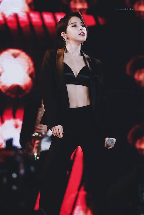 10 Times Mamamoos Solar Rocked A Sexy Crop Top And Had Us Wreckd