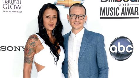 Linkin Park Frontman Chester Benningtons Widow Opens Up About His