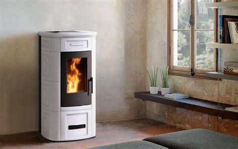 Pellet Stove P921 R In Majolica Flush With The Wall Corner Piazzetta