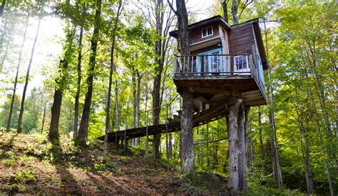 This Cozy Vermont Treehouse Sleeps Three