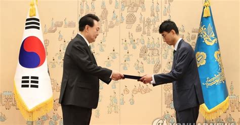 윤 대통령 남기욱 주카메룬 대사에게 신임장 수여