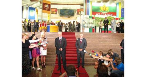 Крадат от интерес наши книги на изложението в Киев