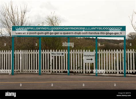 Llanfairpwllgwyngyllgogerychwyrndrobwllllantysiliogogogoch Anglesey
